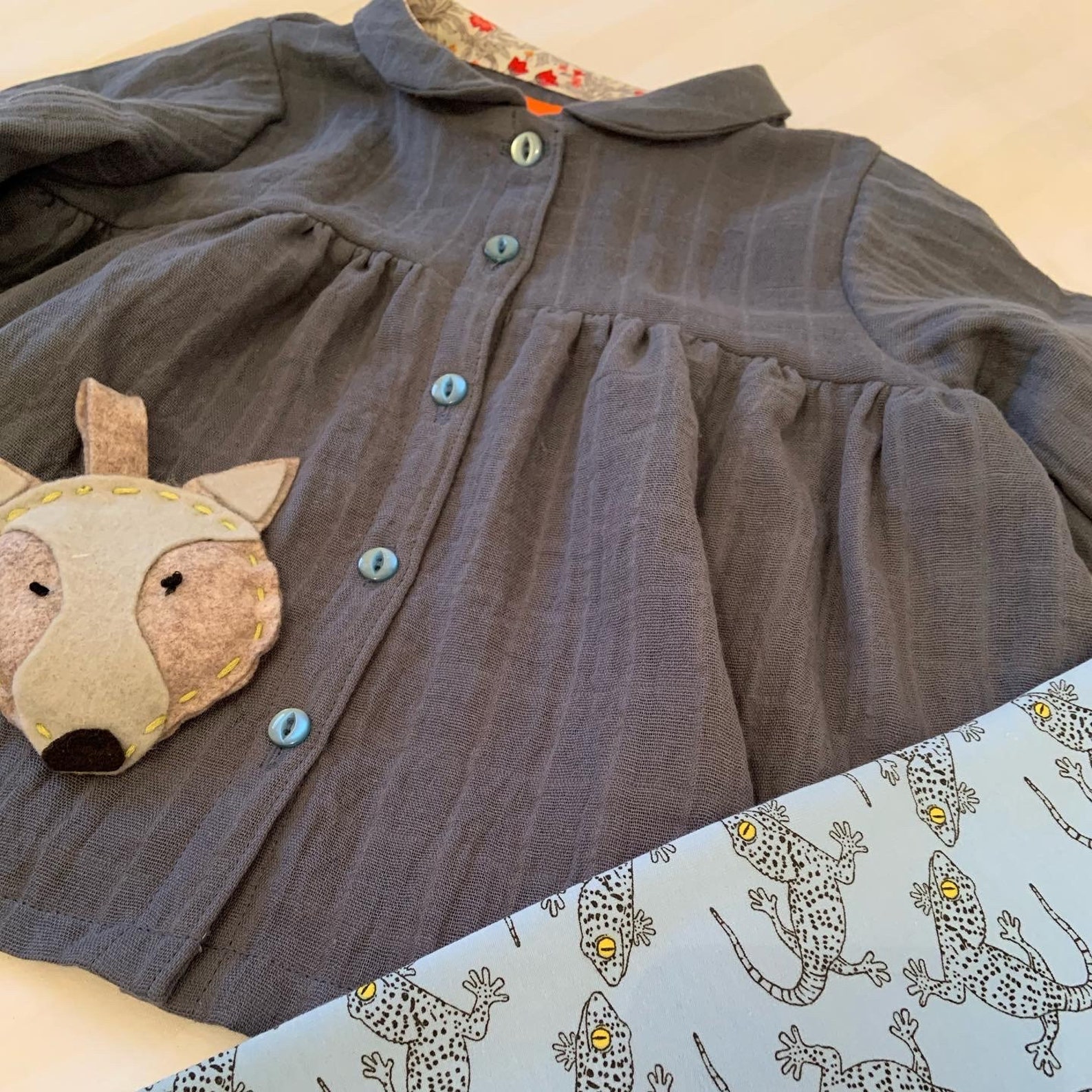 Musselin Bluse, blaues Musselin Top, Feines Musselin Top mit Bubikragen ...