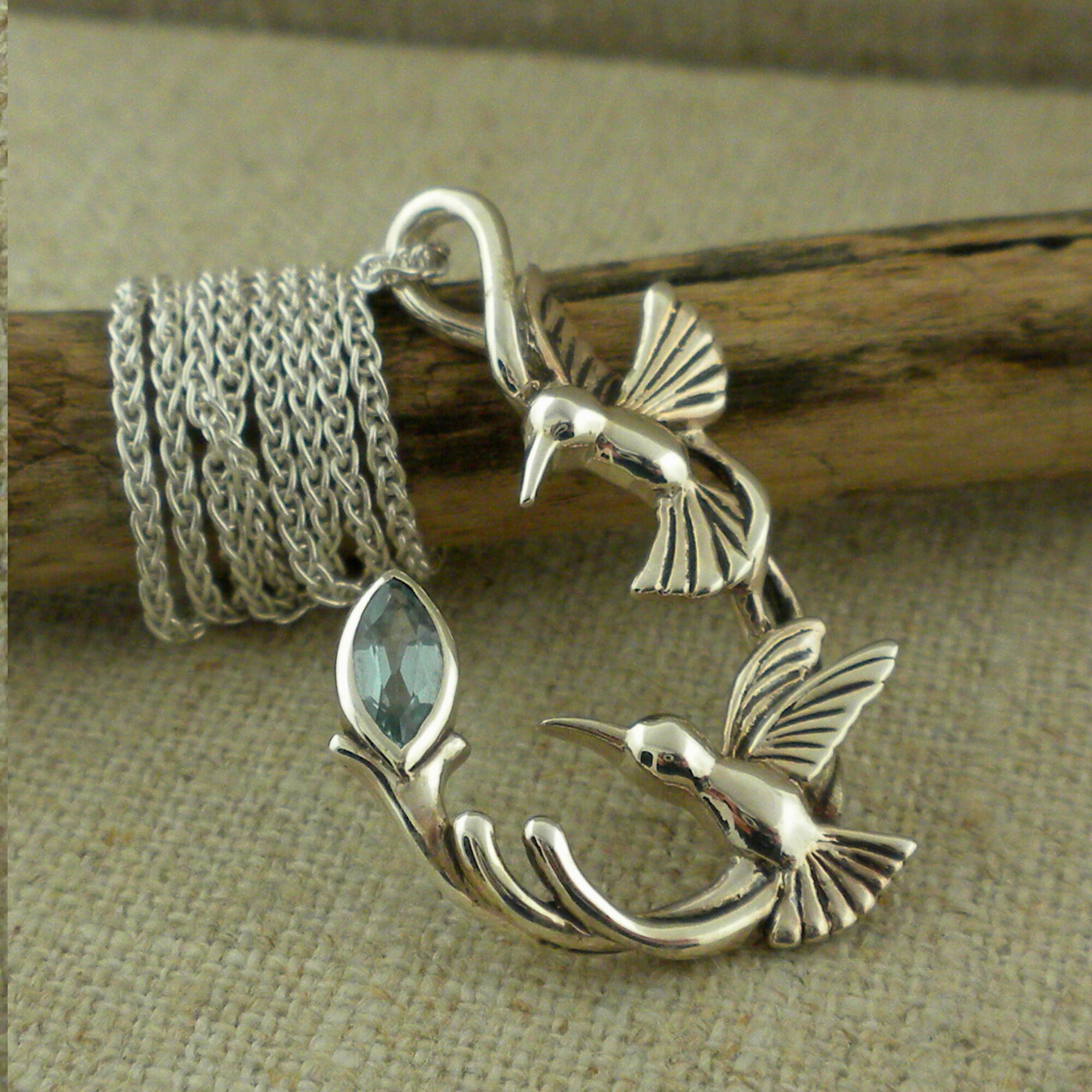 Colgante de colibrí en plata de ley con topacio azul y cadena de 45 cm ...