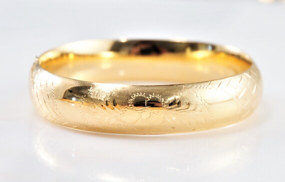 14K Gold Hinged Bangle Bracelet 17 Grams - Gem