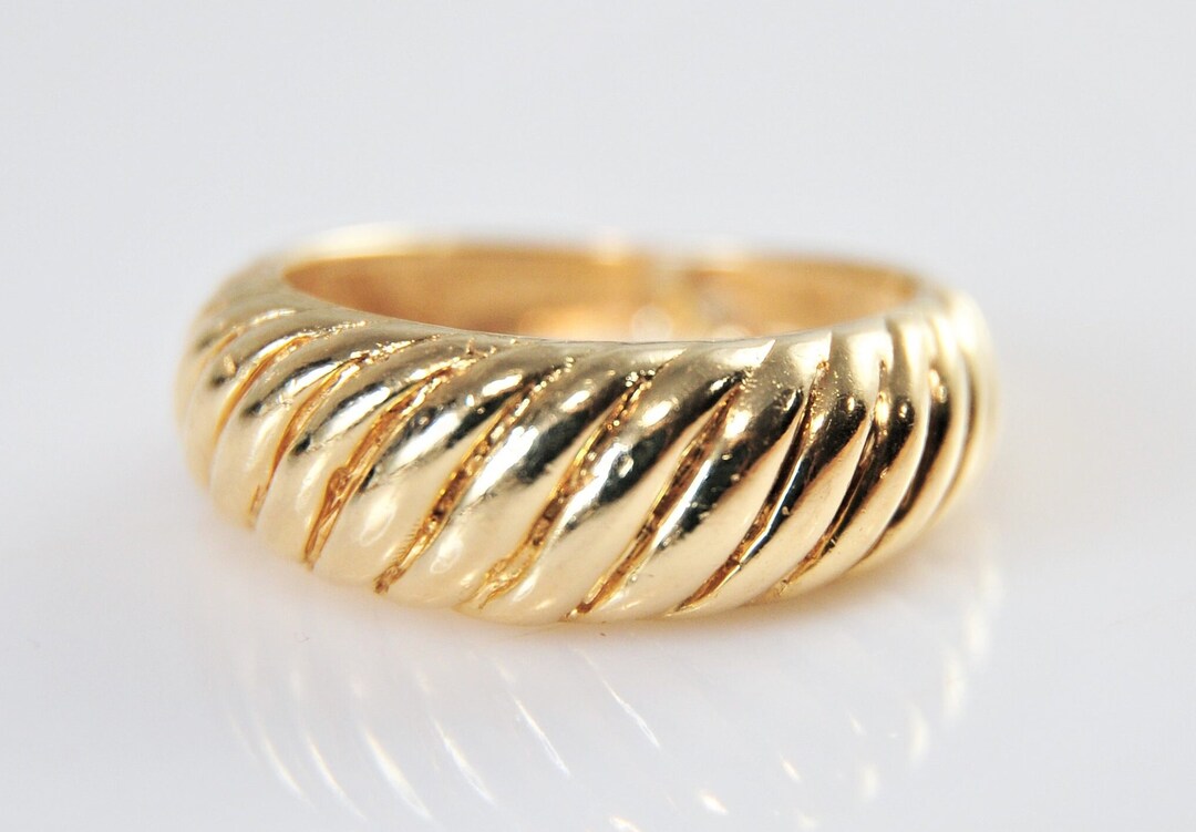 Solid 14K Gold Ribbed Dome Ring - Etsy