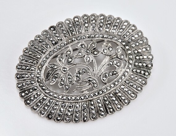 Vintage silver brooch - Gem