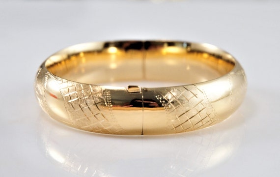 14K Gold Hinged Bangle Bracelet 17 Grams - Gem