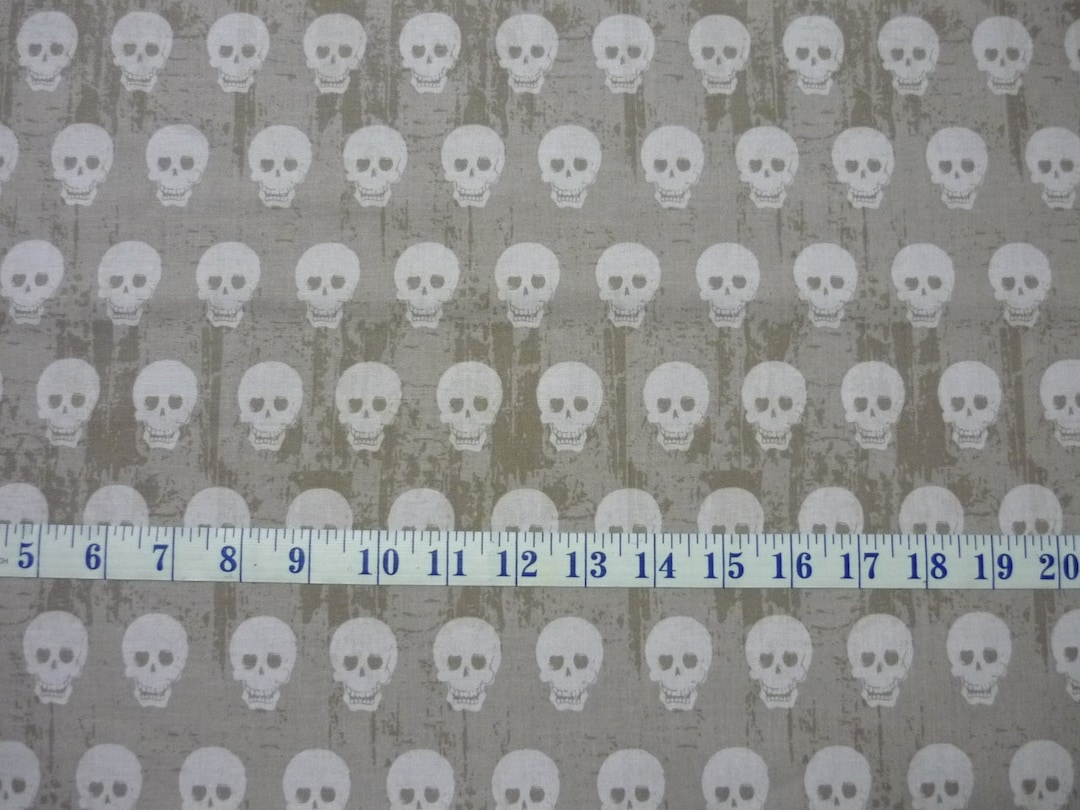 Riley Blake Geekly Chic Skulls Grey Cotton Quilting Fabric 1/2 YARD - Etsy