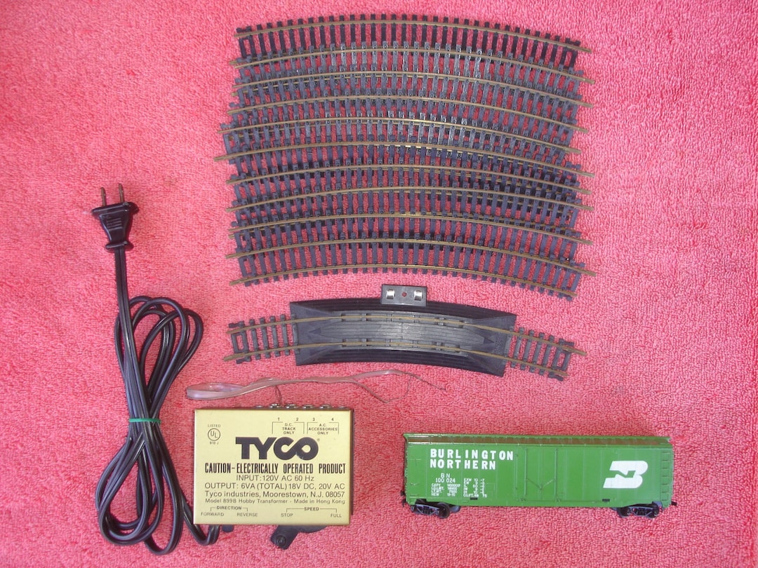 Tyco Model Train Track Transformer and Burlington Northern Boxcar HO ...