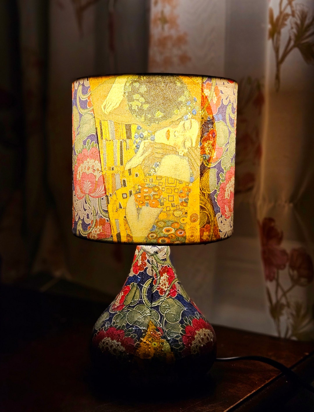 Klimt's 'the Kiss' Decoupage Table Lamp With William Morris Floral ...