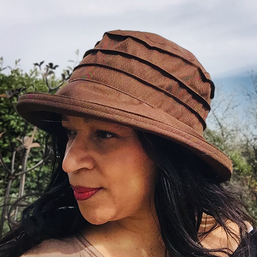 Lightweight Brown Rain Hat for Women in Foldable Polyester, Adjusts to ...