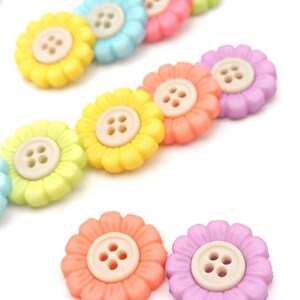 Sew Cute Sunflowers Floral Buttons, Dress It up Buttons, Button ...