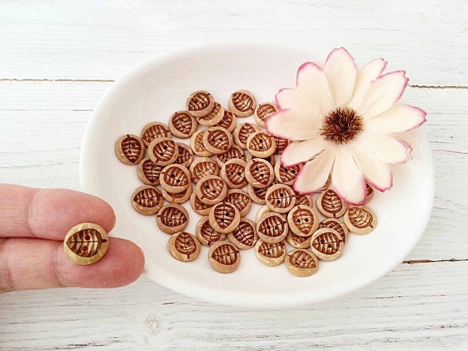 Leaf Buttons, Coconut Shell Buttons, Leaves Print Buttons, 11 Mm ...