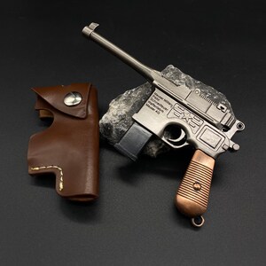 Re4 Leon S Kennedy Weapons Red 9 Pistol RPG Thompson Submachine Le5 ...