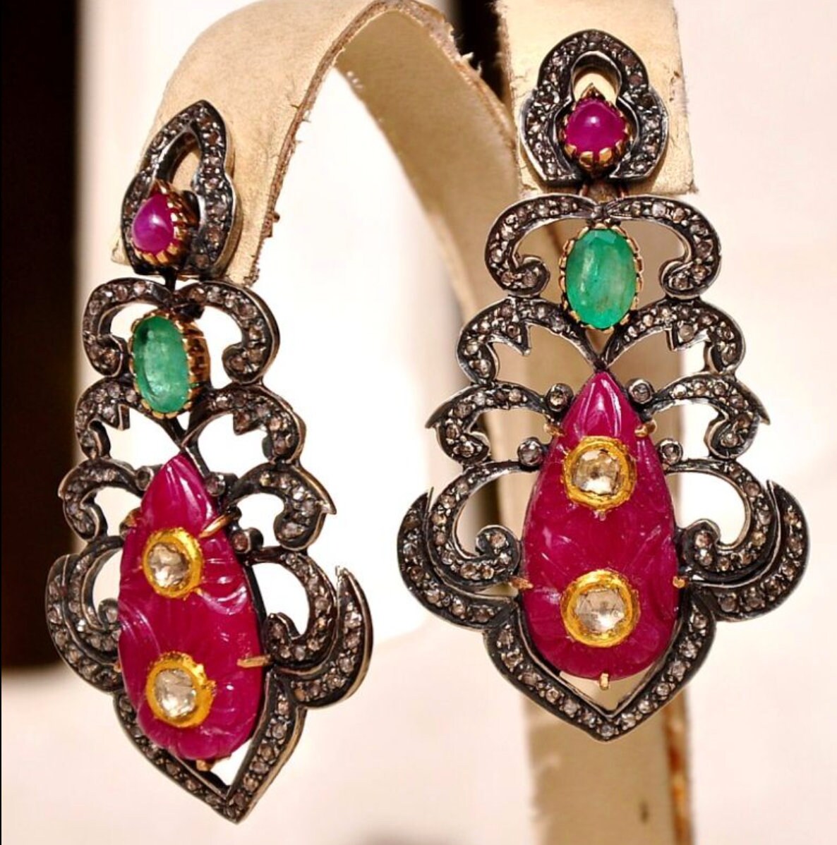 Antique 14K 23K Carved African Ruby Emerald Diamond Mughal India ...