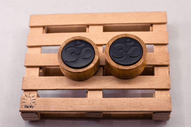 Handmade Om Symbol Wood Ear Plugs • Organic Engraved Gauges - Etsy