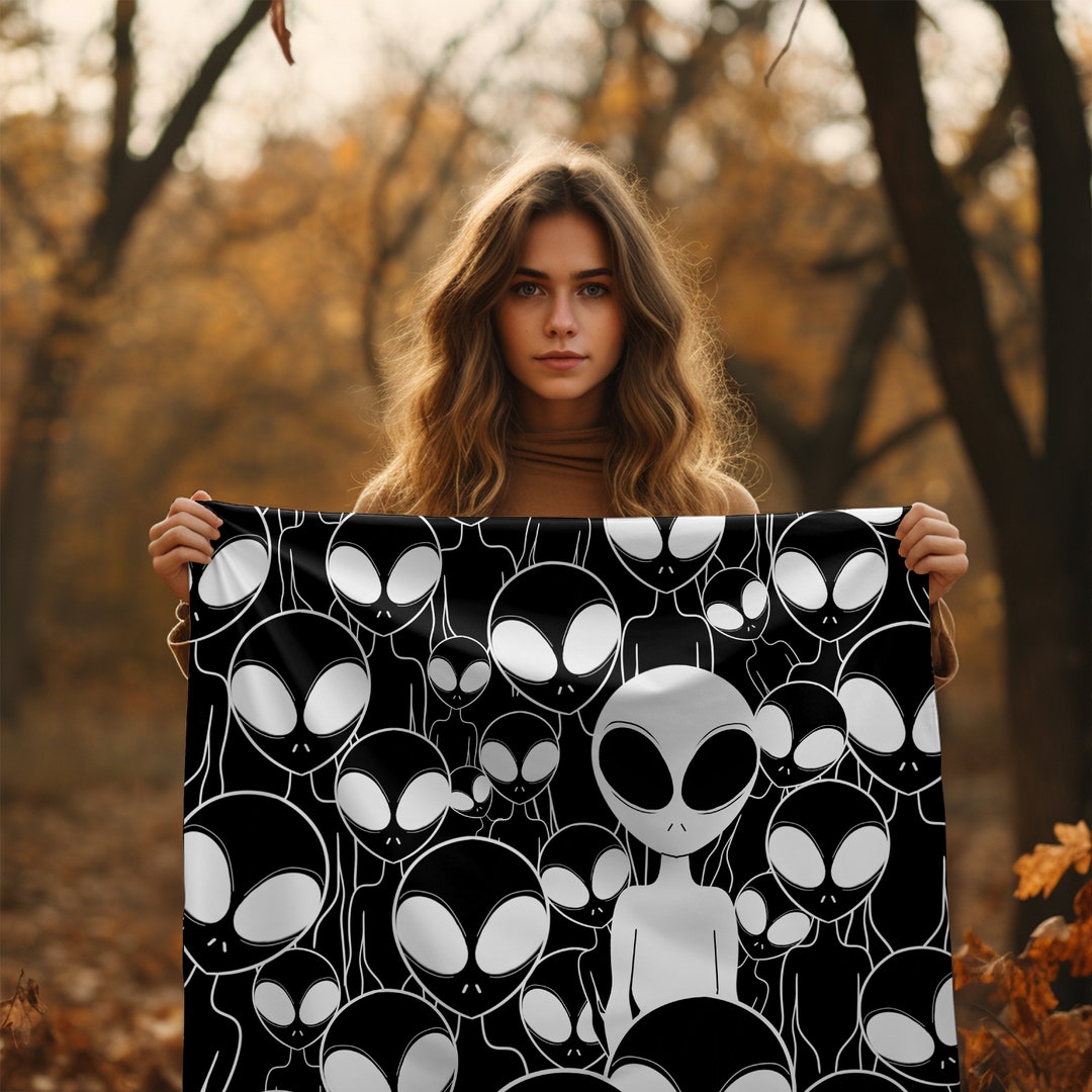 Aliens Among Us Throw Blanket, Alien Fleece Blanket, Cozy Space Lover ...