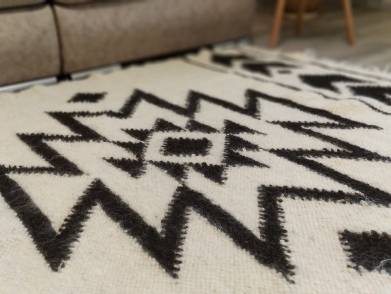 White and Black Aztec Wool Area Rug 67 х 76, White Area Rug Whith Black ...