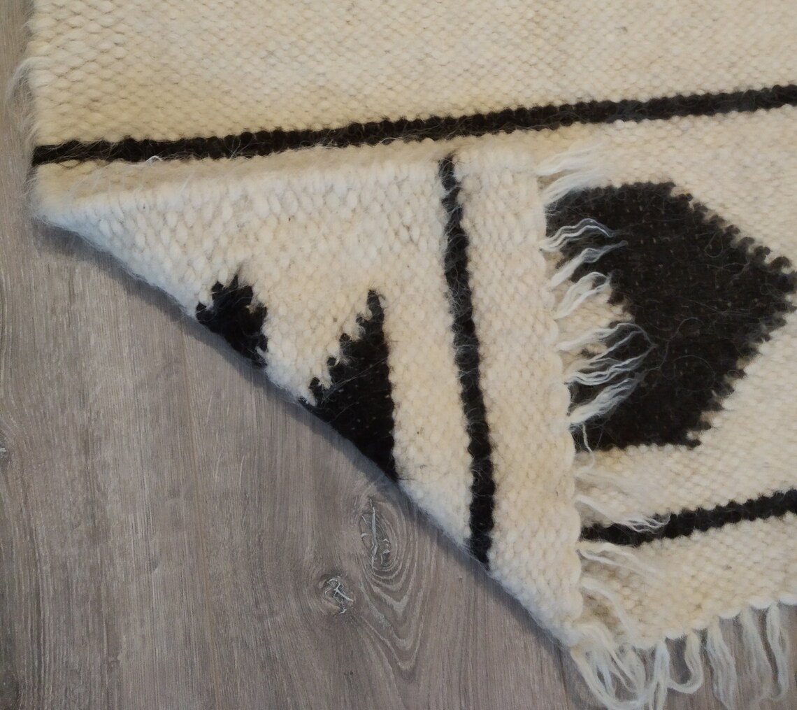 White and Black Aztec Wool Area Rug 67" х 76", White Area Rug Whith ...