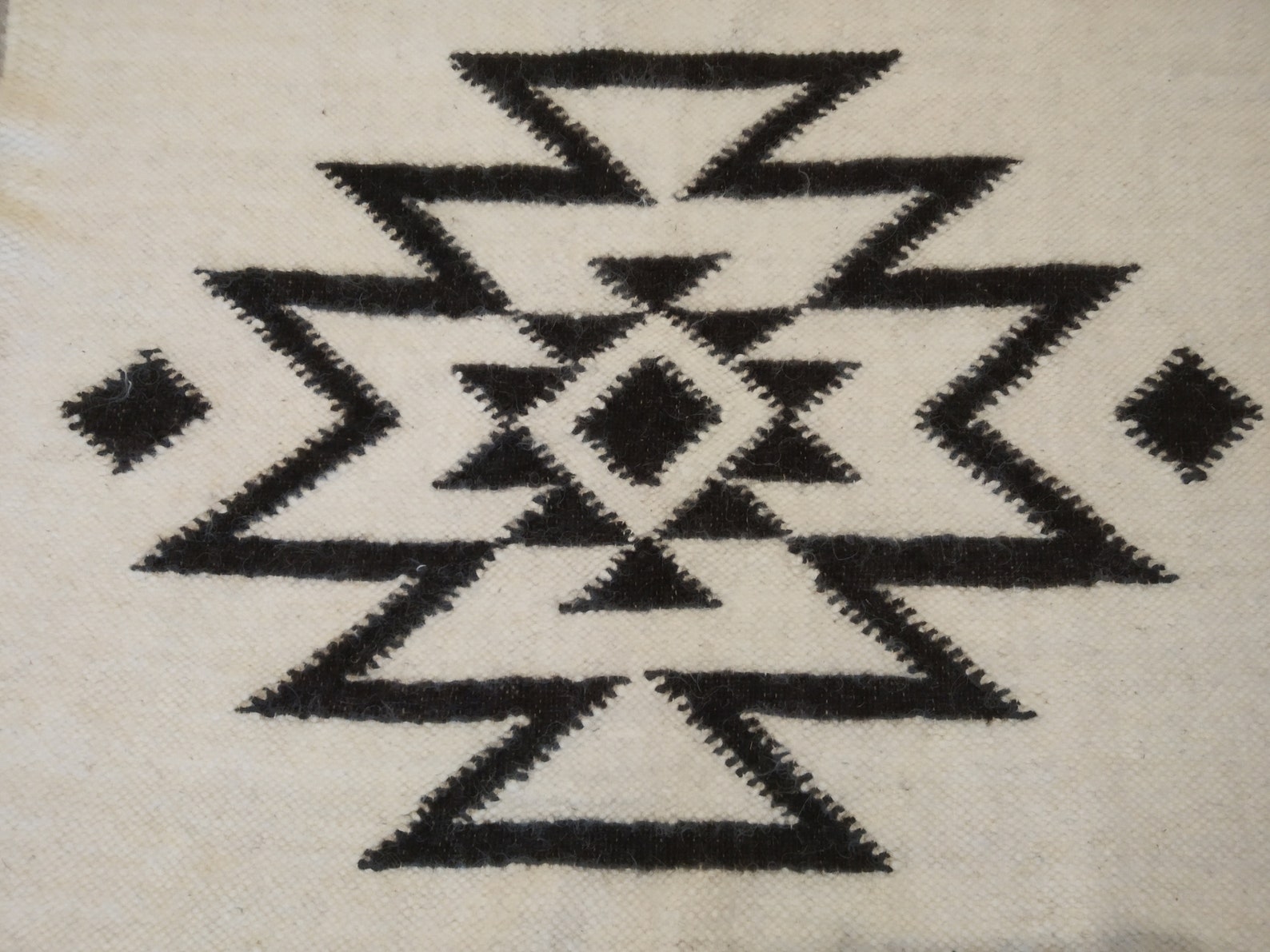 White and Black Aztec Wool Area Rug 67" х 76", White Area Rug Whith ...