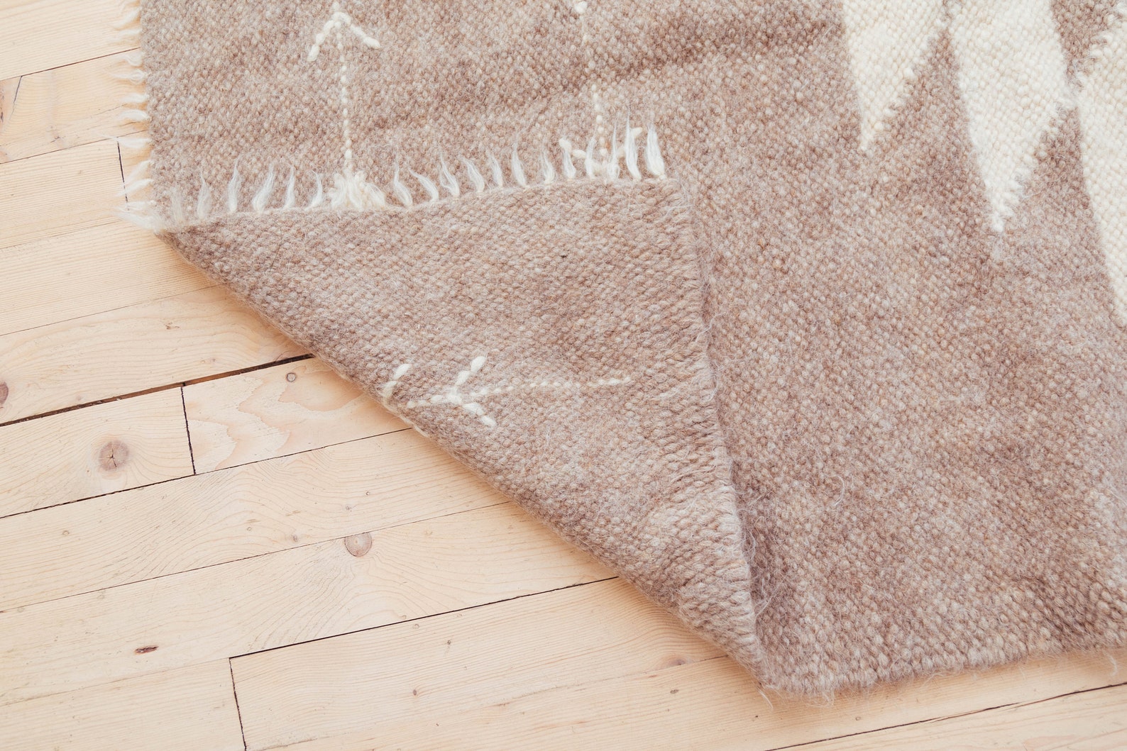 Neutral Beige Aztec Rug With White Pattern 5x7, Large Wool Area Rug ...