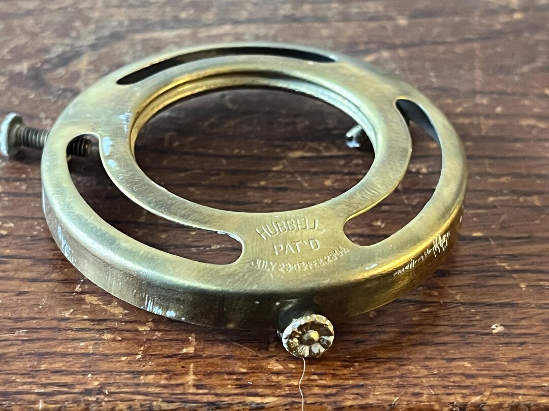 Antique Vintage Brass Hubbell 1901 Lamp Socket 2 1/4" Dia. Shade Fitter ...