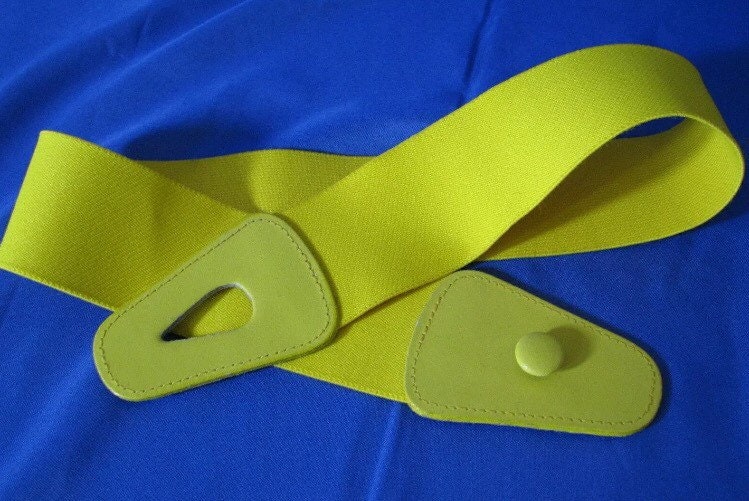 Vintage Bright Yellow Belt Leather INTERLOCKING BUCKLE Stretch Around ...