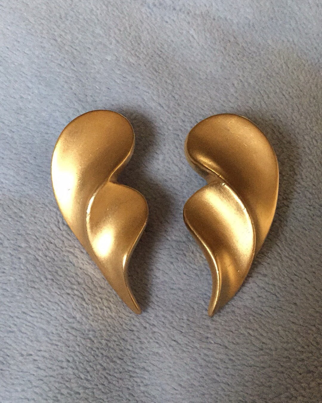 Pendientes vintage Givenchy Heart en oro mate. - Etsy España