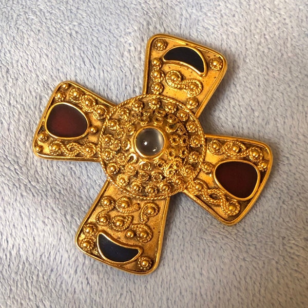 Mma Brooch - Etsy