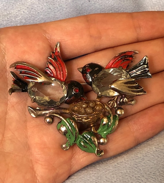 Fred Gray Art Deco Red Birds on egg nest brooch - Gem