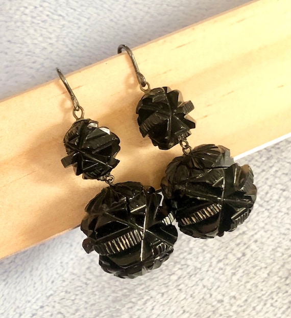Antique Victorian Carved Whitby Jet orb Gothic earrin… - Gem