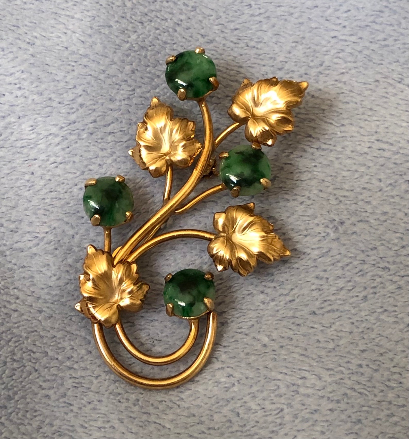 14K Gold Ivy Brooch With Apple Green Jade by Harry Bick - Etsy