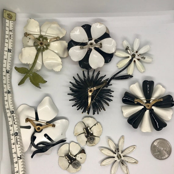 Flower Pins, Vintage 1960s - Gem