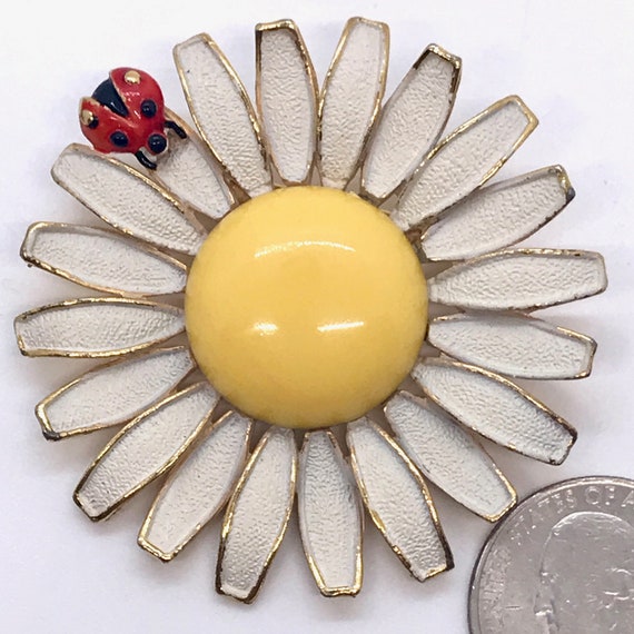 Daisy Pins, 1960s, White, Lemon Yellow - Gem