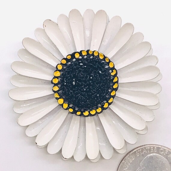Daisy Pins, 1960s, White, Lemon Yellow - Gem