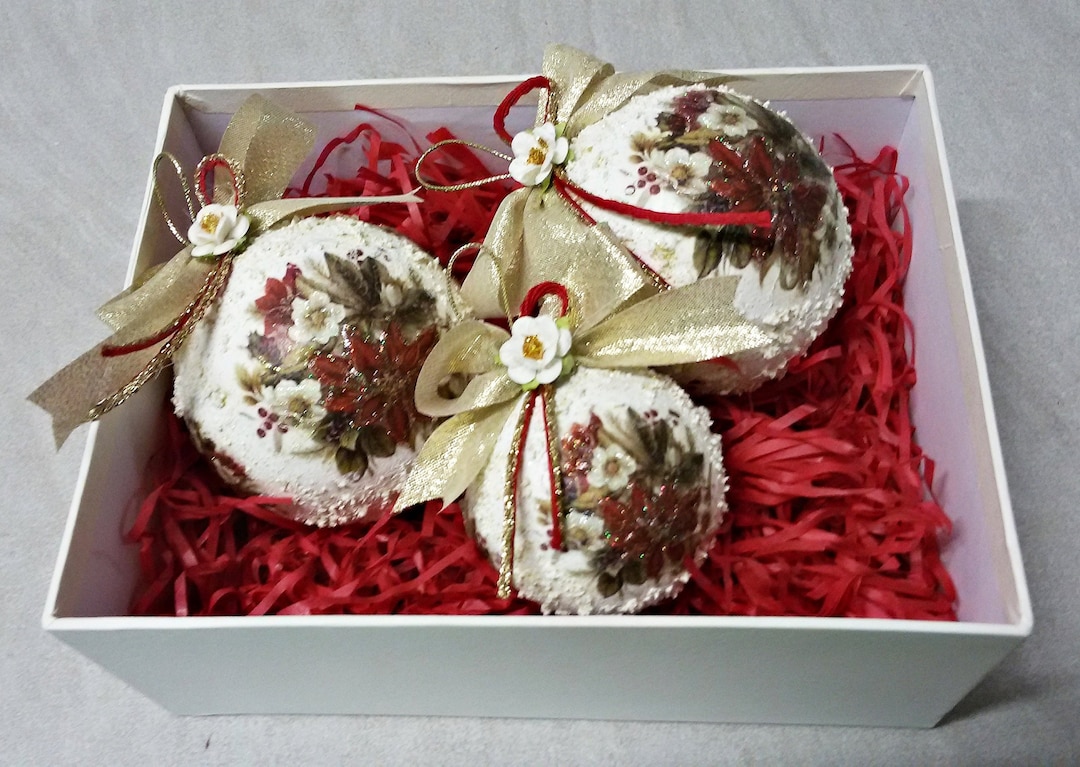 Set of 3 Christmas Balls in Giftbox - Etsy