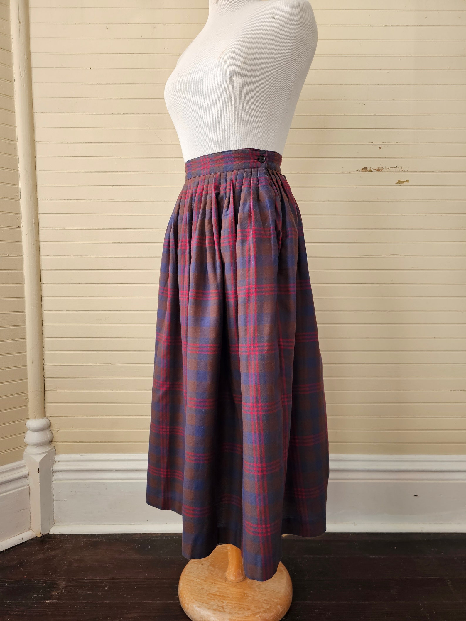 Vintage Skirt, Plaid Brown Navy Burgundy Waistband Button Side Pockets ...