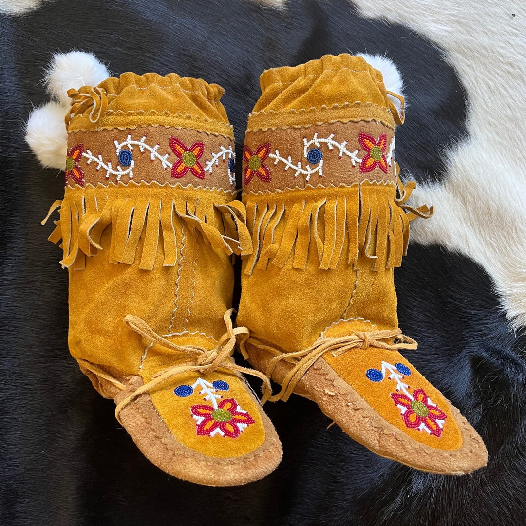 Vintage Indigenous Beaded Handmade Moose Hide Fringed Mukluk Moccasins ...