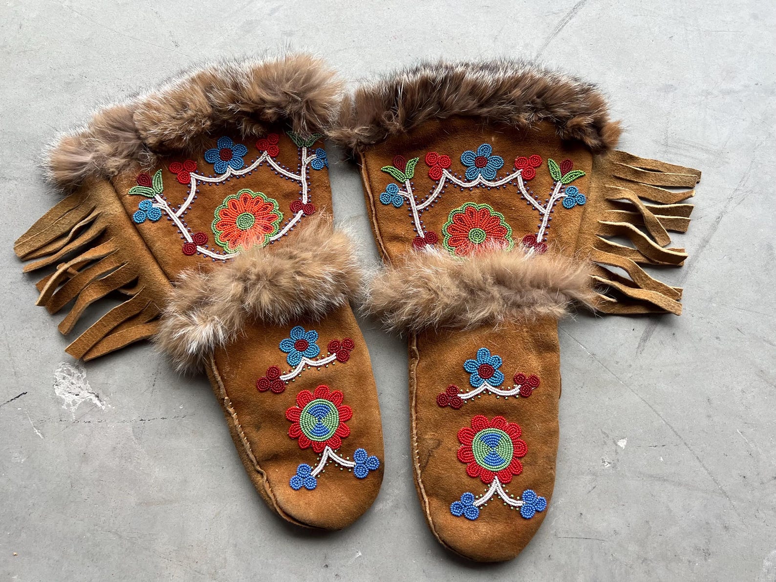 Vintage Beaded Moosehide Mittens: First Nations Fur Gauntlets - Etsy Canada