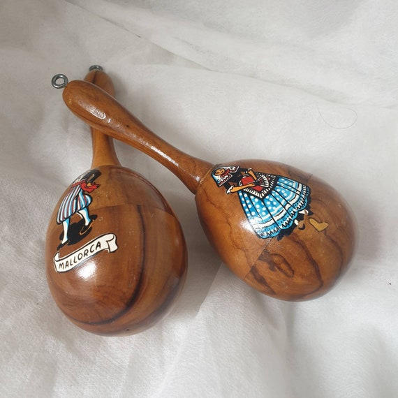 Spanish Maracas History