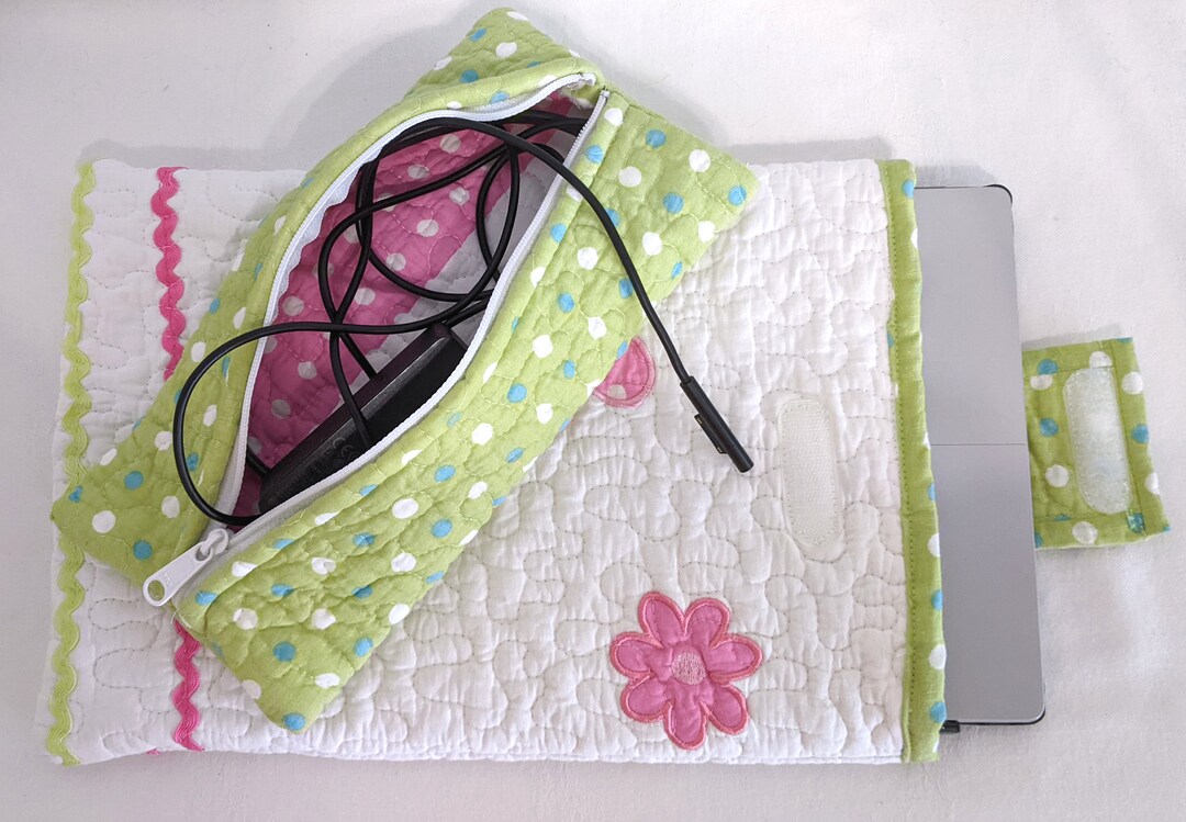 11" Laptop Tablet Quilted Daisy Applique Sleeve Microsoft Surface or ...