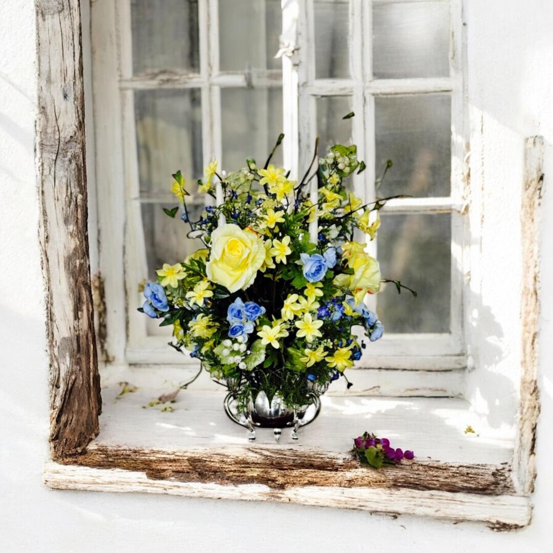 Spring Table Arrangement, Elegant Floral Centerpiece, Spring Table ...