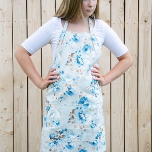 Blue Rose Print Full Apron for Women With Front Pockets - Etsy