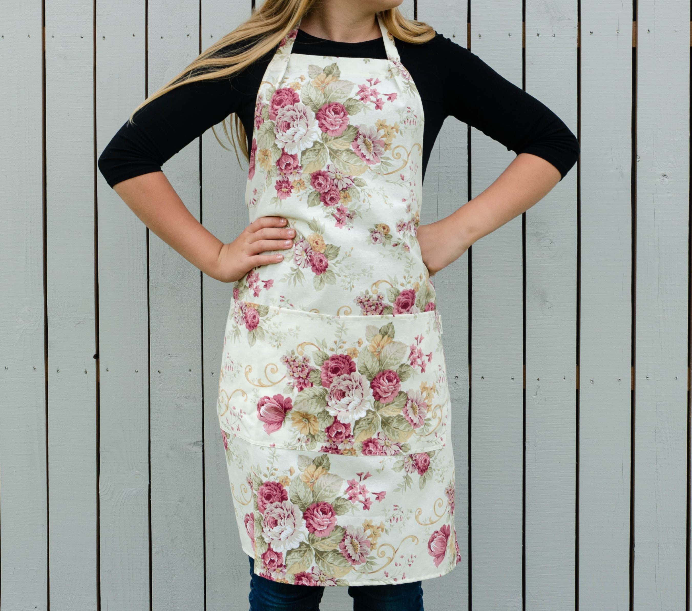 Aprons for Women. Roses Print Floral Apron for Woman With | Etsy UK