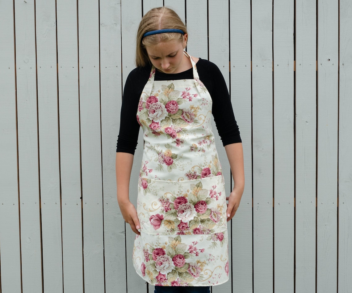 Aprons for Women. Roses Print Floral Apron for Woman With - Etsy