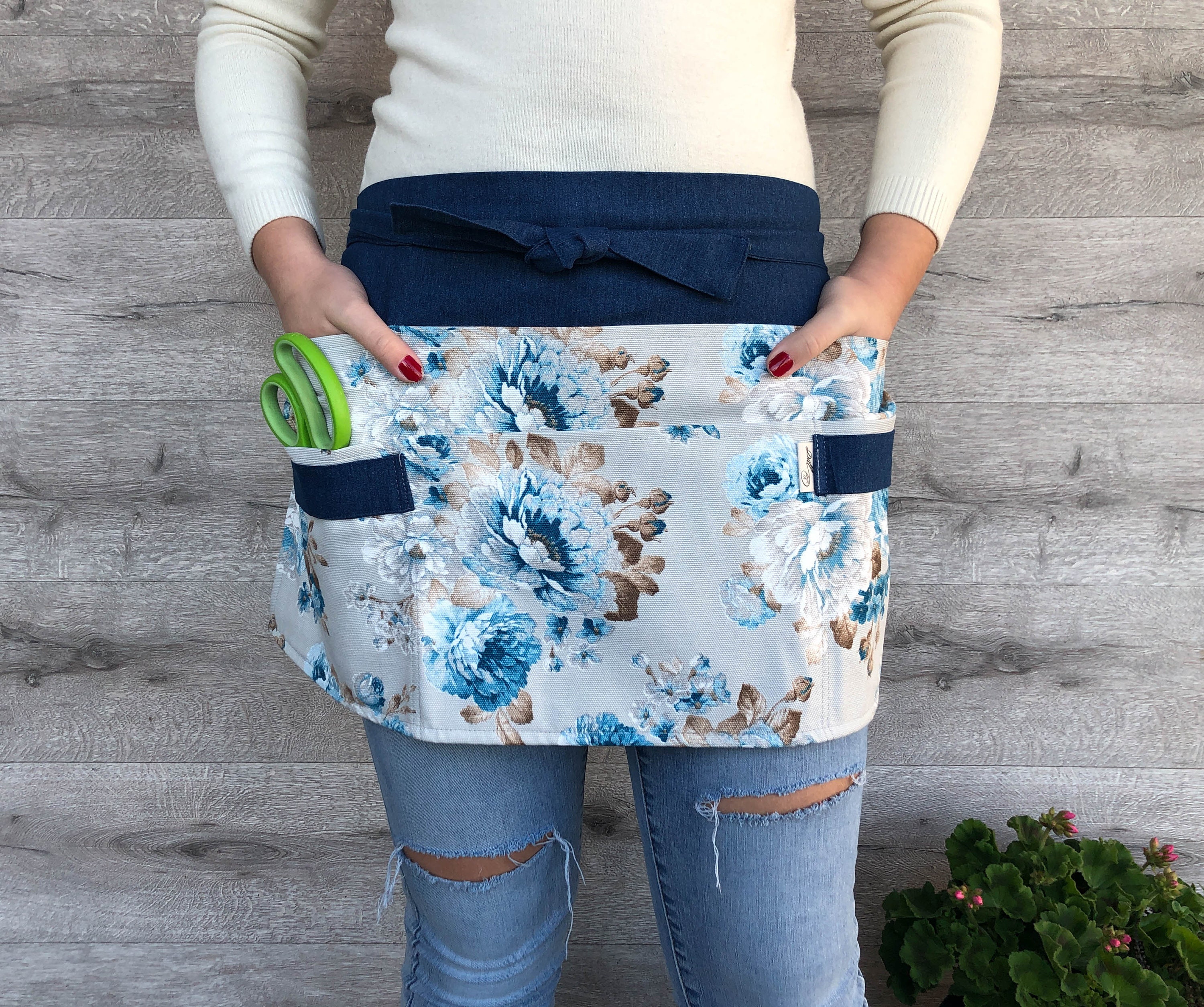 Blue Roses Gardening Apron. Beautiful Florist Apron for - Etsy