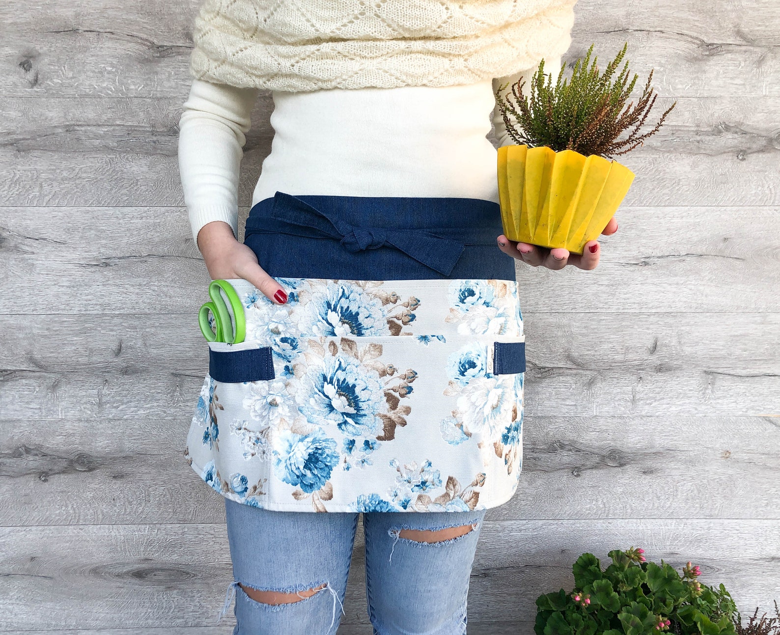 Blue Roses Gardening Apron. Beautiful Florist Apron for - Etsy