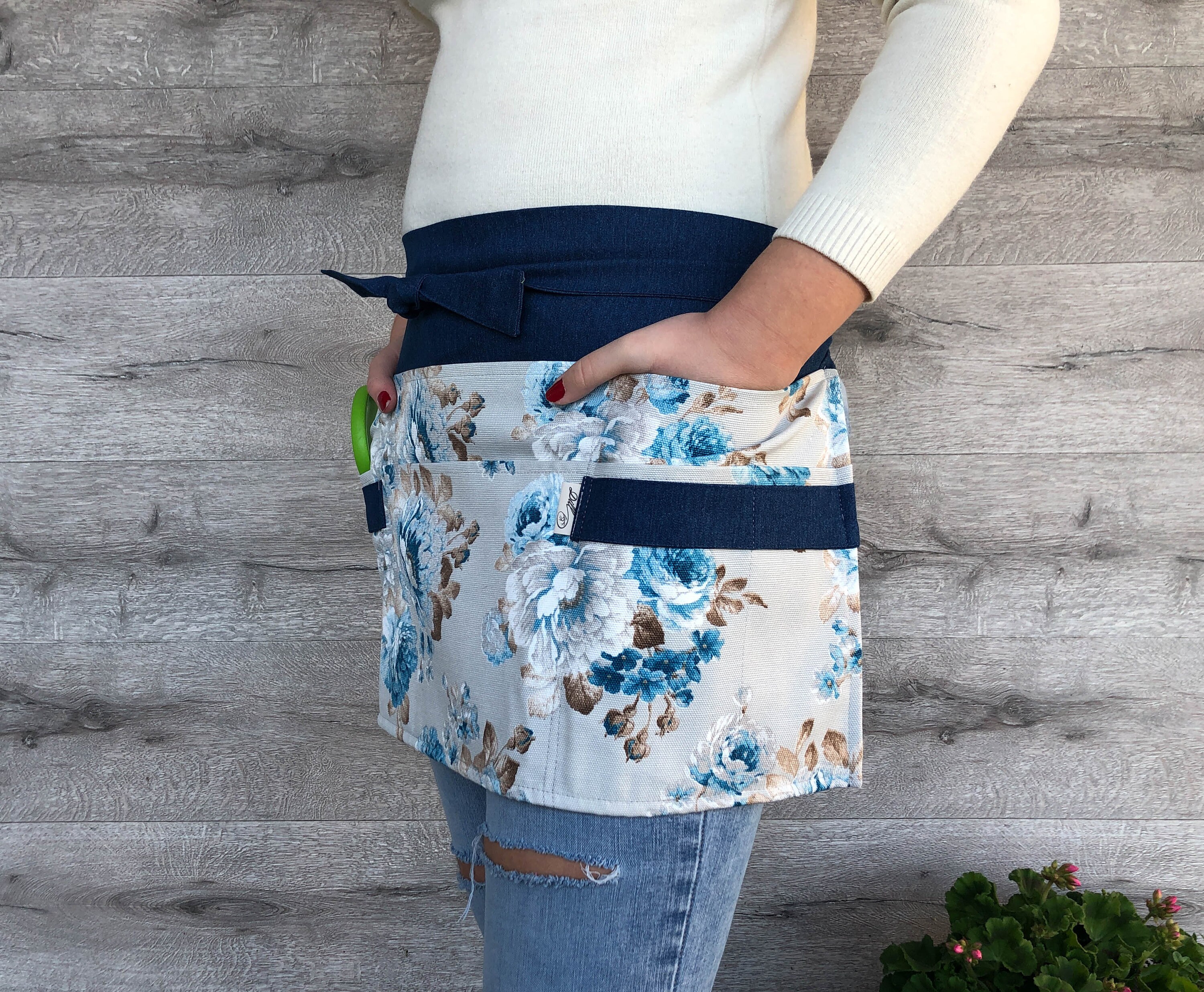 Blue Roses Gardening Apron. Beautiful Florist Apron for - Etsy