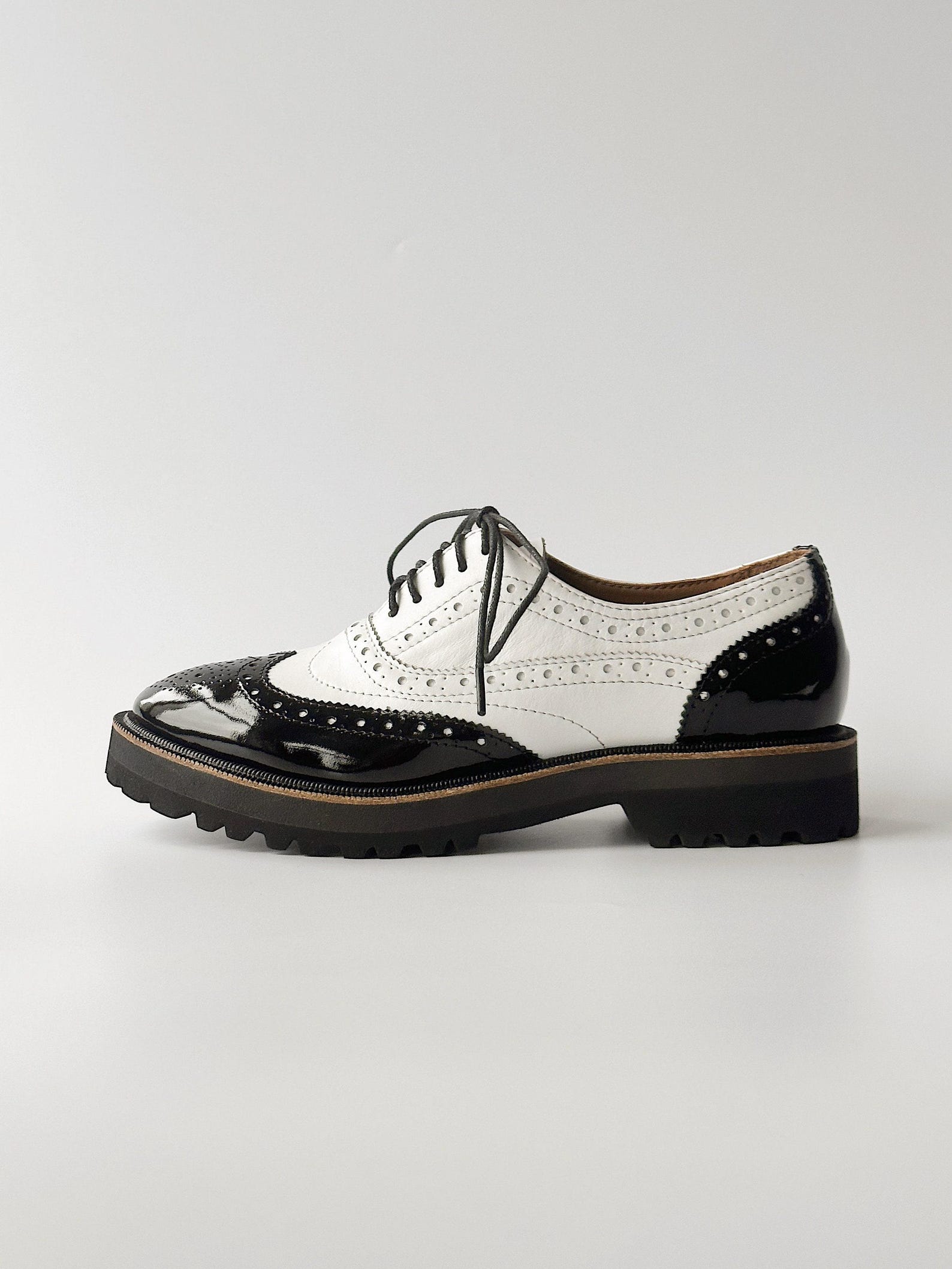 Black and White Oxford Shoe Woman, Woman Shoe, Oxford Shoe Woman ...