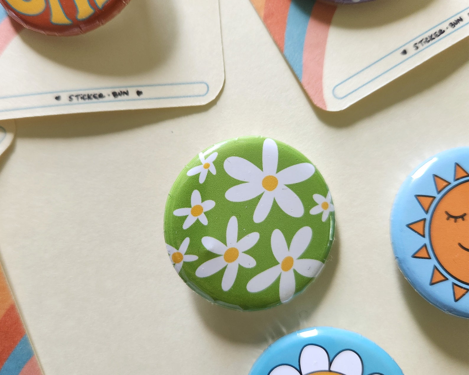 Retro 70s Aesthetic Small Button Pins | 1.25" | Groovy, Daisies, Sun ...