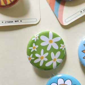 Retro 70s Aesthetic Small Button Pins | 1.25" | Groovy, Daisies, Sun ...