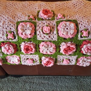 90 X 81 Hand Crocheted Pink Afghan With Raised Flower Centerpiece ...