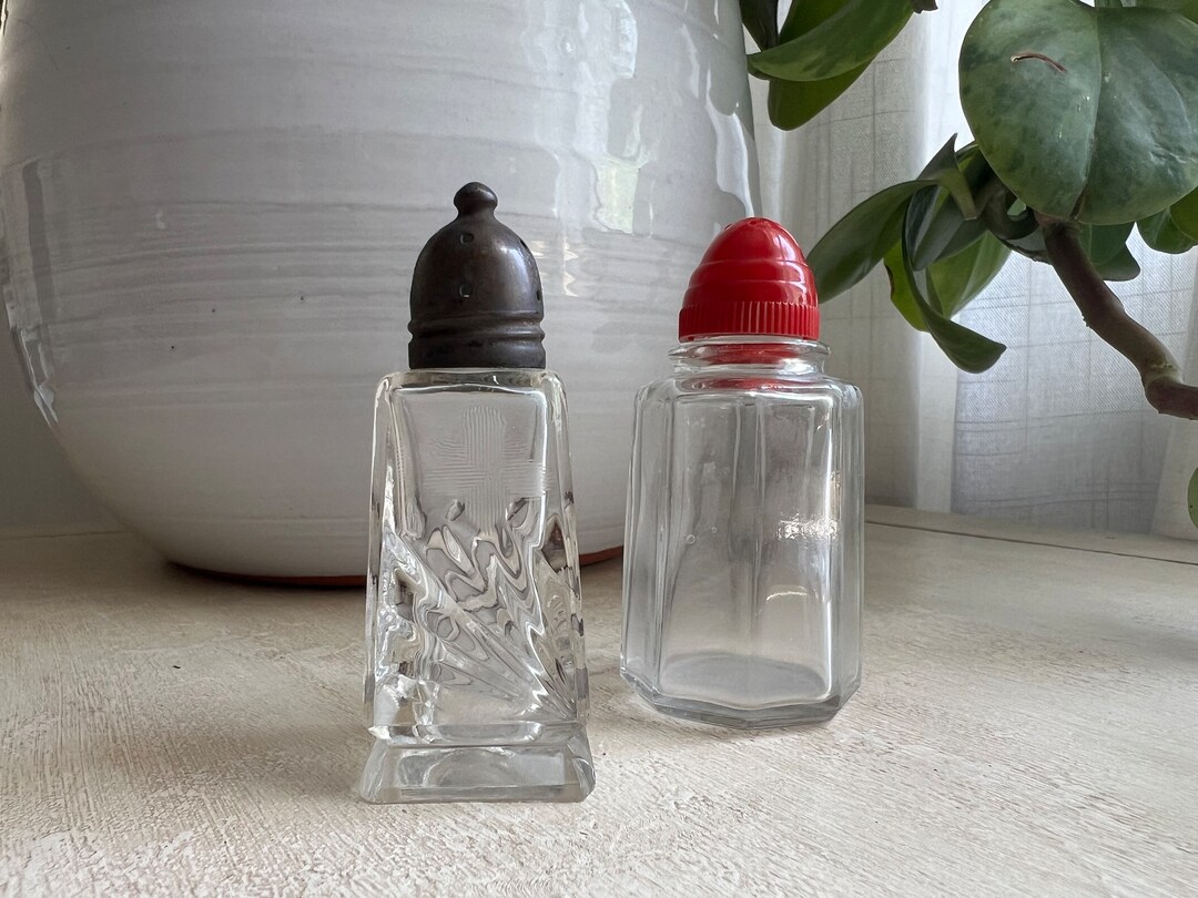 Set of 2 Vintage Salt Shakers / Cut Glass Salt Pepper Shakers / Retro ...