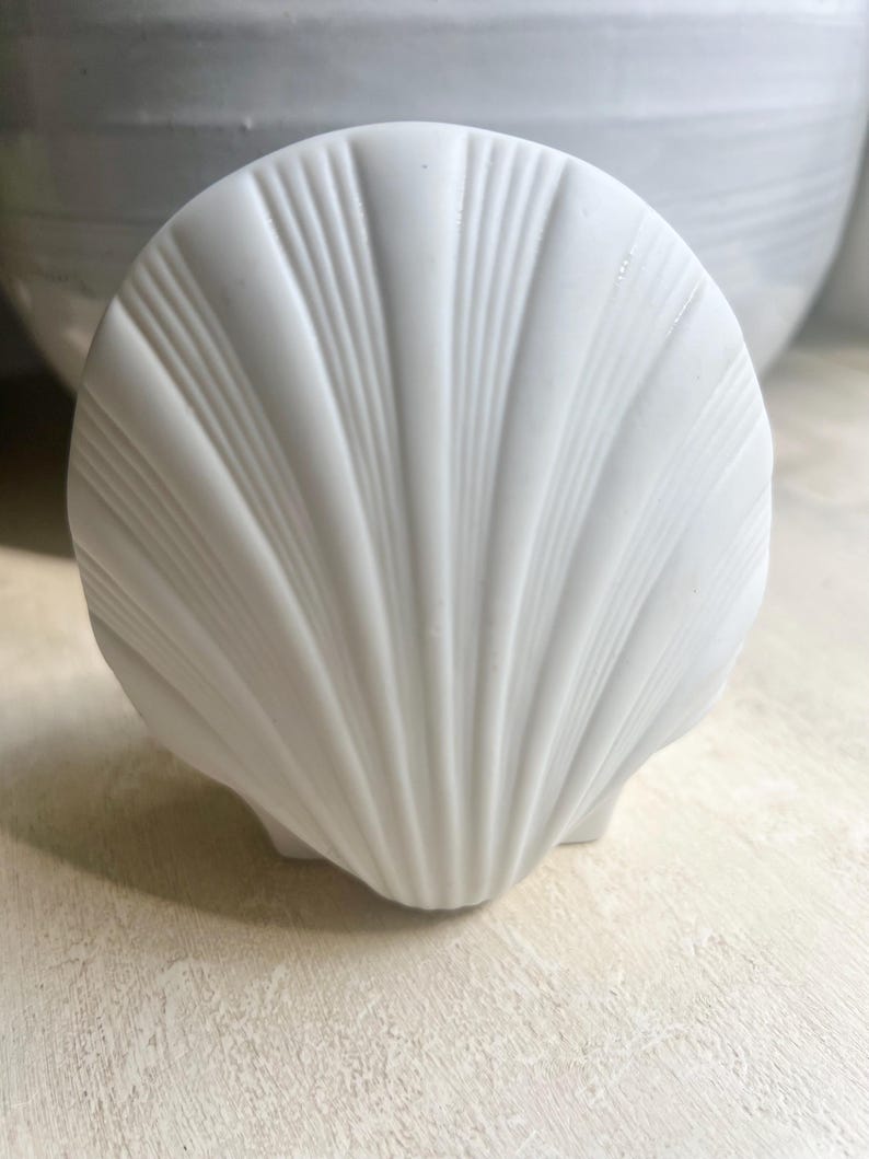 Vintage White Shell Vase / Clam Shell Coastal Vase / Pocket Vase ...