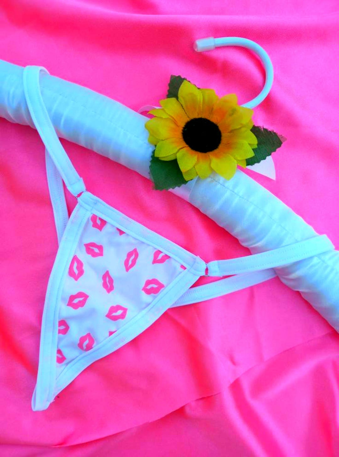 White Neon Pink Lips String Thong – Sexy Panties | Damen Unterwäsche ...